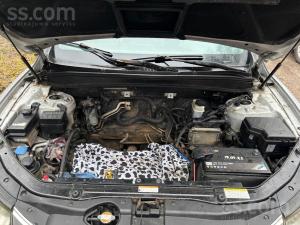 Pelēks Hyundai Santa Fe 2006 Jēkabpils, ar dzinēja tilpumu 2.20 L un nobraukumu 340 tūkst. km par 1200 €, foto 5 vietnē AUTOMOTO.COM.LV