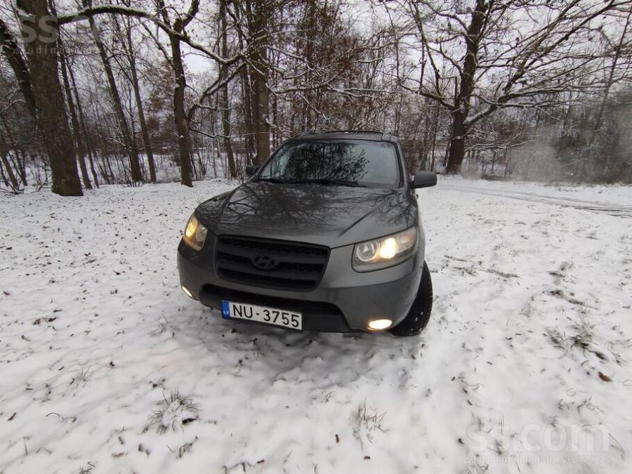 Grey Hyundai Santa Fe 2006 in Dobele, with an engine capacity of 2.20 L and mileage of 290 thousand km for 3550 €, photo 2 on AUTOMOTO.COM.LV