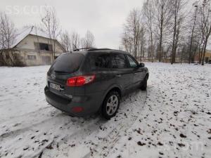 Grey Hyundai Santa Fe 2006 in Dobele, with an engine capacity of 2.20 L and mileage of 290 thousand km for 3550 €, photo 3 on AUTOMOTO.COM.LV