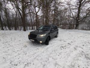 Grey Hyundai Santa Fe 2006 in Dobele, with an engine capacity of 2.20 L and mileage of 290 thousand km for 3550 €, photo 5 on AUTOMOTO.COM.LV