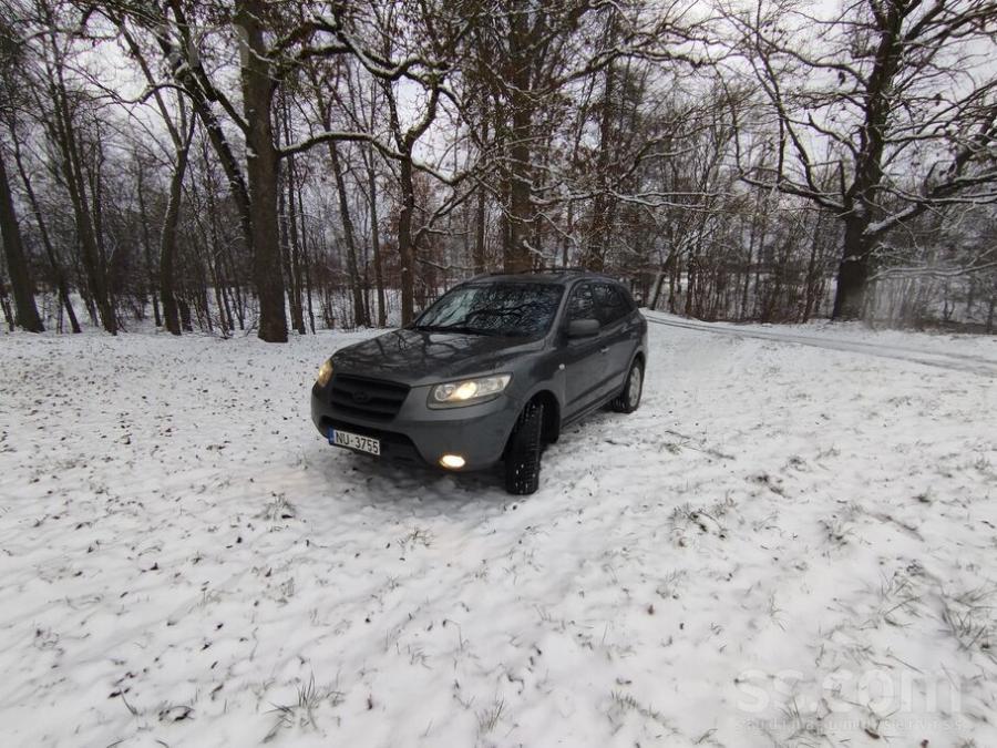 Grey Hyundai Santa Fe 2006 in Dobele, with an engine capacity of 2.20 L and mileage of 290 thousand km for 3550 €, photo 5 on AUTOMOTO.COM.LV