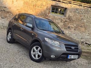 Grey Hyundai Santa Fe 2006 in Cesis, with an engine capacity of 2.20 L and mileage of 294 thousand km for 3500 €, photo 3 on AUTOMOTO.COM.LV