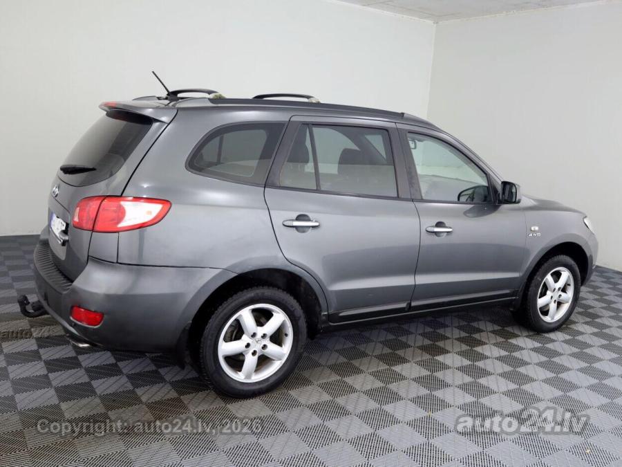 Grey Hyundai Santa Fe 2006 in Tallinn, with an engine capacity of 2.20 L and mileage of 530 thousand km for 1699 €, photo 3 on AUTOMOTO.COM.LV