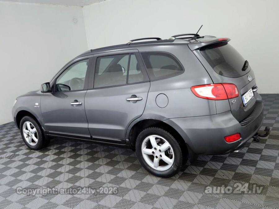 Grey Hyundai Santa Fe 2006 in Tallinn, with an engine capacity of 2.20 L and mileage of 530 thousand km for 1699 €, photo 4 on AUTOMOTO.COM.LV