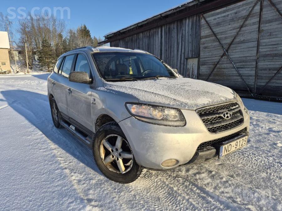 Grey Hyundai Santa Fe 2006 in Aluksne, with an engine capacity of 2.20 L and mileage of 367 thousand km for 1650 €, photo 7 on AUTOMOTO.COM.LV