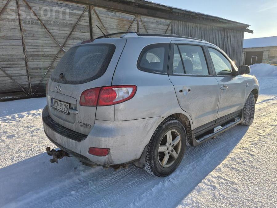 Grey Hyundai Santa Fe 2006 in Aluksne, with an engine capacity of 2.20 L and mileage of 367 thousand km for 1650 €, photo 8 on AUTOMOTO.COM.LV