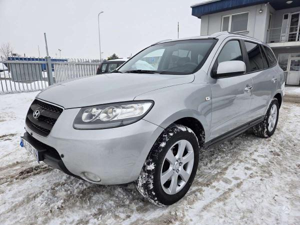 Grey Hyundai Santa Fe 2006 in Marijampole, with an engine capacity of 2.19 L and mileage of 241 thousand km for 3899 €, photo 1 on AUTOMOTO.COM.LV