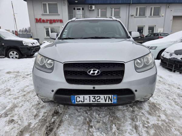 Grey Hyundai Santa Fe 2006 in Marijampole, with an engine capacity of 2.19 L and mileage of 241 thousand km for 3899 €, photo 2 on AUTOMOTO.COM.LV