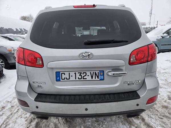 Grey Hyundai Santa Fe 2006 in Marijampole, with an engine capacity of 2.19 L and mileage of 241 thousand km for 3899 €, photo 6 on AUTOMOTO.COM.LV