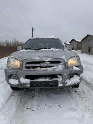 Grey Hyundai Santa Fe 2006 in Siauliai, with an engine capacity of 2.35 L and mileage of 156 thousand km for 599 €, photo  on AUTOMOTO.COM.LV