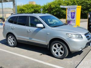 Grey Hyundai Santa Fe 2006 in Daugavpils, with an engine capacity of 2.20 L and mileage of 323 thousand km for 3449 €, photo 3 on AUTOMOTO.COM.LV
