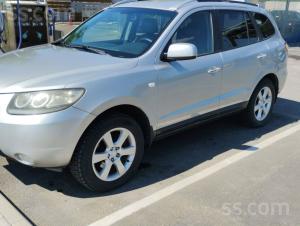 Grey Hyundai Santa Fe 2006 in Daugavpils, with an engine capacity of 2.20 L and mileage of 323 thousand km for 3449 €, photo 4 on AUTOMOTO.COM.LV