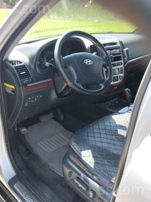 Grey Hyundai Santa Fe 2006 in Daugavpils, with an engine capacity of 2.20 L and mileage of 323 thousand km for 3449 €, photo 6 on AUTOMOTO.COM.LV