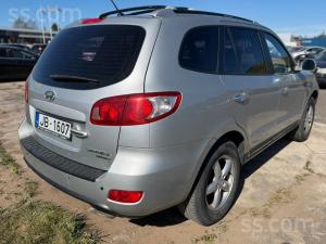 Pelēks Hyundai Santa Fe 2006 Rīga, ar dzinēja tilpumu 2.20 L un nobraukumu 293 tūkst. km par 2350 €, foto 4 vietnē AUTOMOTO.COM.LV