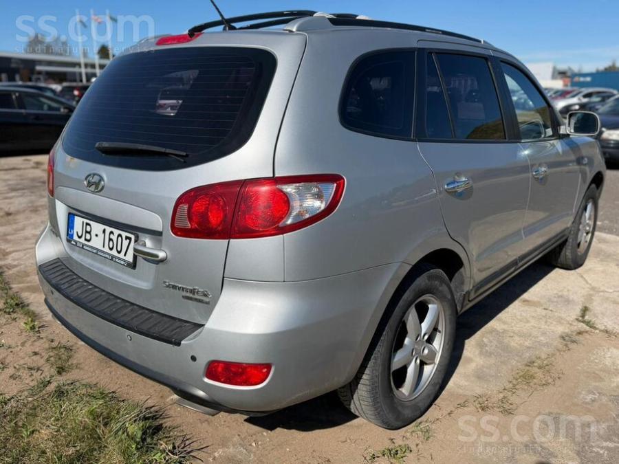 Pelēks Hyundai Santa Fe 2006 Rīga, ar dzinēja tilpumu 2.20 L un nobraukumu 293 tūkst. km par 2350 €, foto 4 vietnē AUTOMOTO.COM.LV