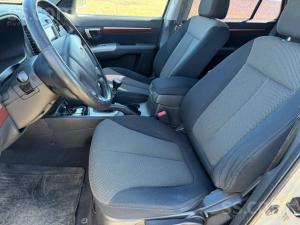 Pelēks Hyundai Santa Fe 2006 Rīga, ar dzinēja tilpumu 2.20 L un nobraukumu 293 tūkst. km par 2350 €, foto 8 vietnē AUTOMOTO.COM.LV