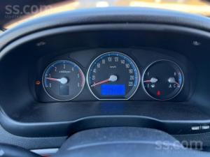 Pelēks Hyundai Santa Fe 2006 Rīga, ar dzinēja tilpumu 2.20 L un nobraukumu 293 tūkst. km par 2350 €, foto 14 vietnē AUTOMOTO.COM.LV