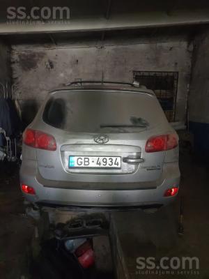 Pelēks Hyundai Santa Fe 2006 Rīga, ar dzinēja tilpumu 2.20 L un nobraukumu 165 tūkst. km par 1590 €, foto 5 vietnē AUTOMOTO.COM.LV