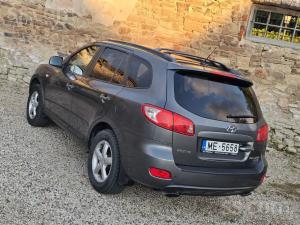 Grey Hyundai Santa Fe 2006 in Cesis, with an engine capacity of 2.20 L and mileage of 294 thousand km for 3000 €, photo 3 on AUTOMOTO.COM.LV