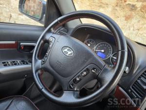 Grey Hyundai Santa Fe 2006 in Cesis, with an engine capacity of 2.20 L and mileage of 294 thousand km for 3000 €, photo 12 on AUTOMOTO.COM.LV