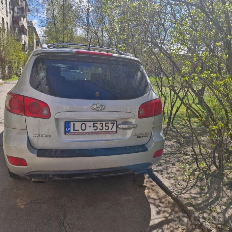 Pelēks Hyundai Santa Fe 2006 Rīga, ar dzinēja tilpumu 2.20 L un nobraukumu 303 tūkst. km par 3500 €, foto 3 vietnē AUTOMOTO.COM.LV