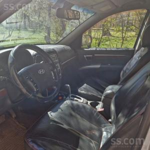 Pelēks Hyundai Santa Fe 2006 Rīga, ar dzinēja tilpumu 2.20 L un nobraukumu 303 tūkst. km par 3500 €, foto 4 vietnē AUTOMOTO.COM.LV