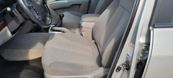 Pelēks Hyundai Santa Fe 2006 Rīga, ar dzinēja tilpumu 2.20 L un nobraukumu 313 tūkst. km par 3990 €, foto 8 vietnē AUTOMOTO.COM.LV