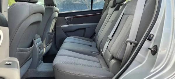 Pelēks Hyundai Santa Fe 2006 Rīga, ar dzinēja tilpumu 2.20 L un nobraukumu 313 tūkst. km par 3990 €, foto 10 vietnē AUTOMOTO.COM.LV