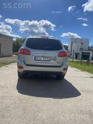 Grey Hyundai Santa Fe 2006 in Ogre, with an engine capacity of 2.20 L and mileage of 321 thousand km for 3200 €, photo 4 on AUTOMOTO.COM.LV