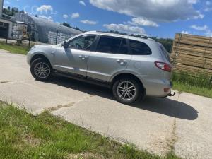 Grey Hyundai Santa Fe 2006 in Ogre, with an engine capacity of 2.20 L and mileage of 321 thousand km for 3200 €, photo 5 on AUTOMOTO.COM.LV