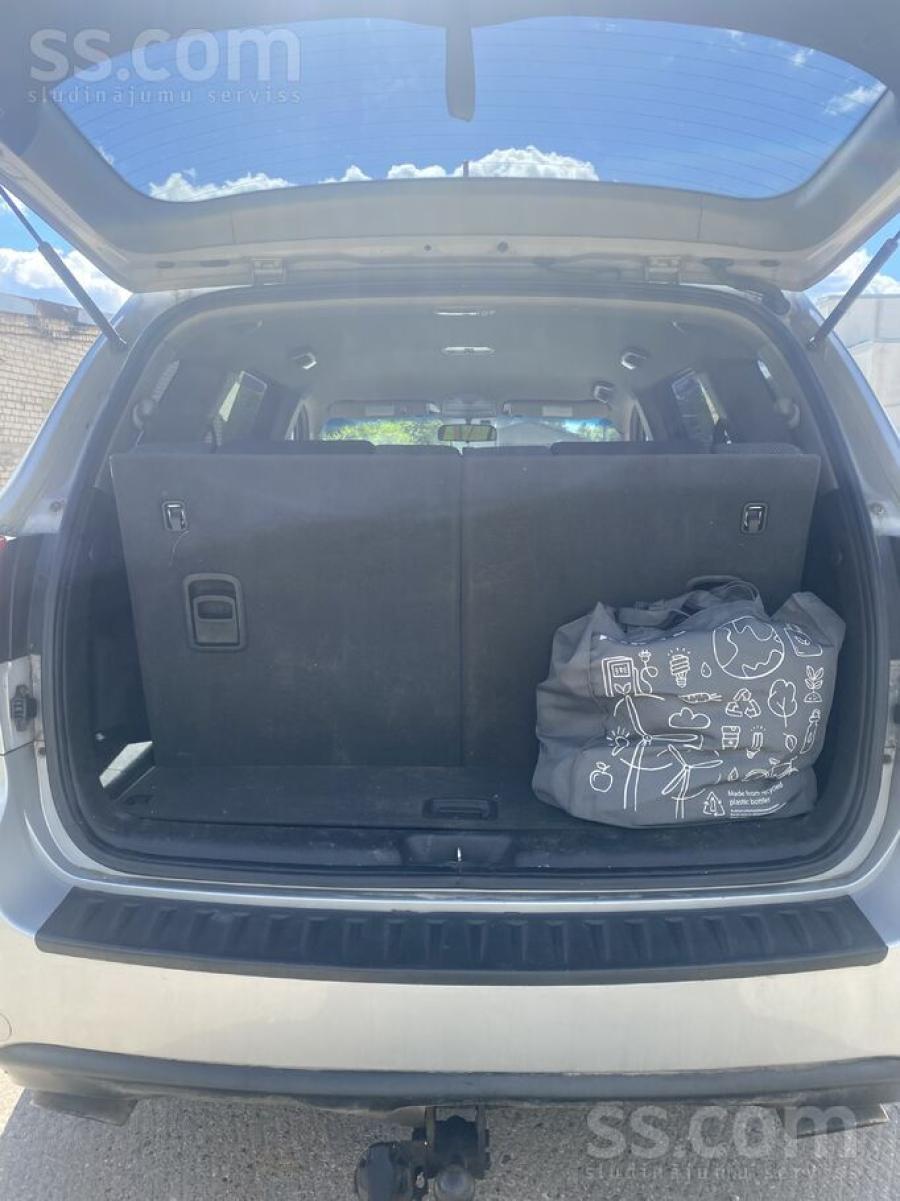 Grey Hyundai Santa Fe 2006 in Ogre, with an engine capacity of 2.20 L and mileage of 321 thousand km for 3200 €, photo 7 on AUTOMOTO.COM.LV