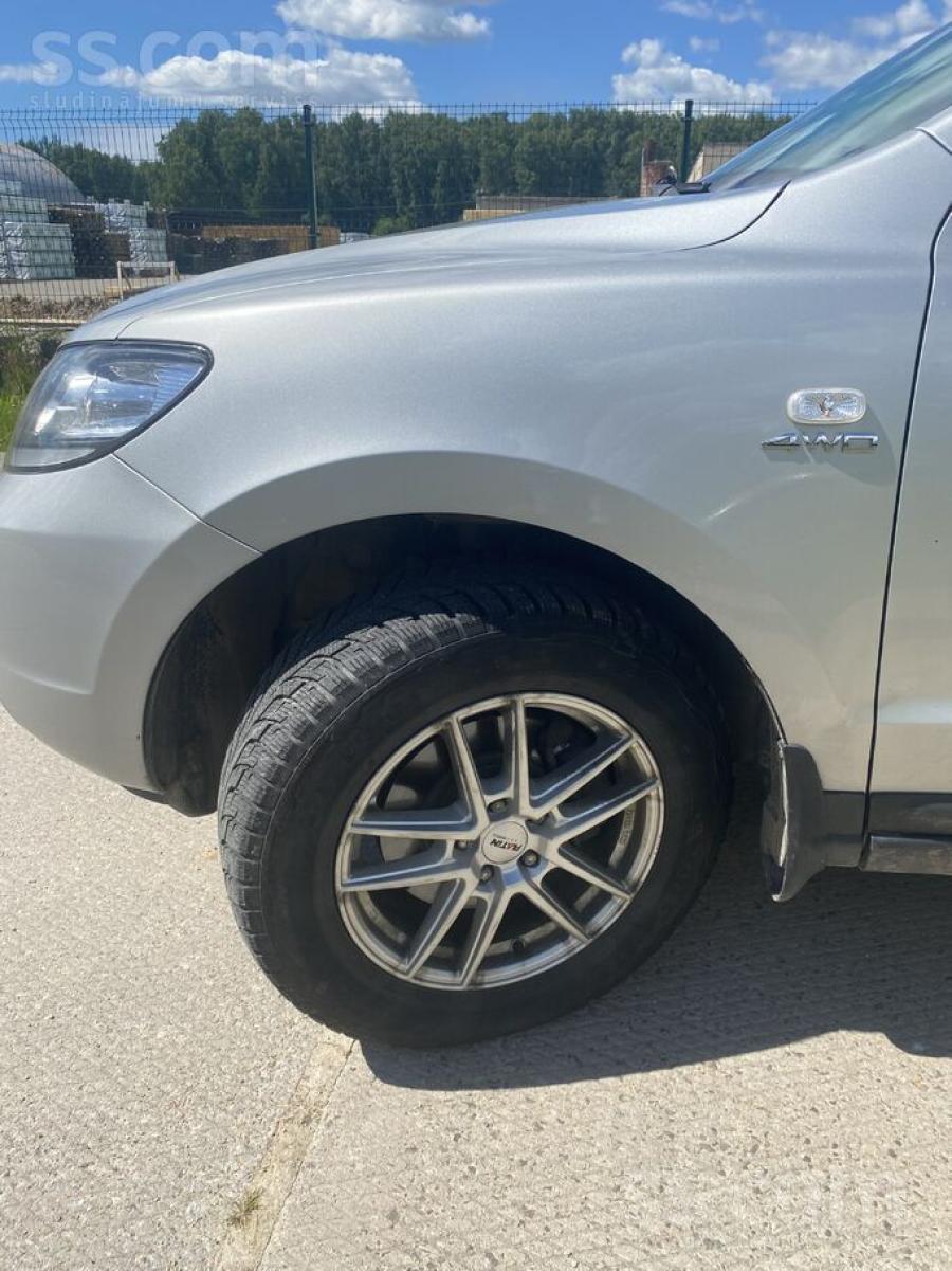 Grey Hyundai Santa Fe 2006 in Ogre, with an engine capacity of 2.20 L and mileage of 321 thousand km for 3200 €, photo 12 on AUTOMOTO.COM.LV