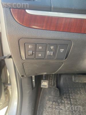 Grey Hyundai Santa Fe 2006 in Ogre, with an engine capacity of 2.20 L and mileage of 321 thousand km for 3200 €, photo 16 on AUTOMOTO.COM.LV