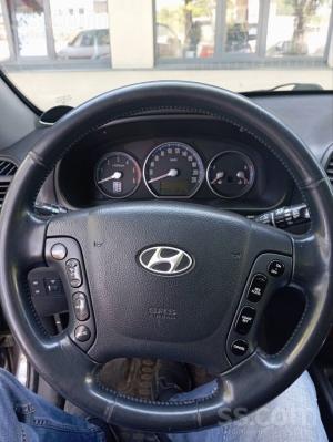 Grey Hyundai Santa Fe 2006 in Riga, with an engine capacity of 2.20 L and mileage of 231 thousand km for 1000 €, photo 5 on AUTOMOTO.COM.LV