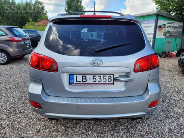 Pelēks Hyundai Santa Fe 2006 Daugavpils, ar dzinēja tilpumu 2.20 L un nobraukumu 284 tūkst. km par 3650 €, foto 6 vietnē AUTOMOTO.COM.LV