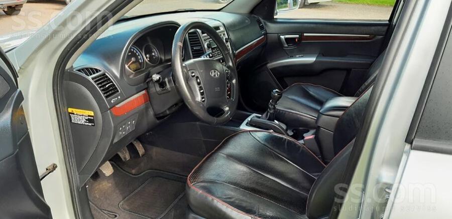Pelēks Hyundai Santa Fe 2006 Daugavpils, ar dzinēja tilpumu 2.20 L un nobraukumu 267 tūkst. km par 3450 €, foto 6 vietnē AUTOMOTO.COM.LV