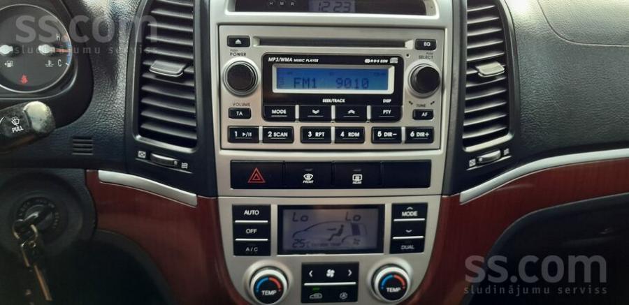 Pelēks Hyundai Santa Fe 2006 Daugavpils, ar dzinēja tilpumu 2.20 L un nobraukumu 267 tūkst. km par 3450 €, foto 10 vietnē AUTOMOTO.COM.LV