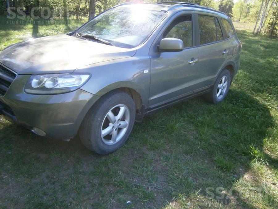 Pelēks Hyundai Santa Fe 2006 Jēkabpils, ar dzinēja tilpumu 2.20 L un nobraukumu 225 tūkst. km par 1950 €, foto 3 vietnē AUTOMOTO.COM.LV