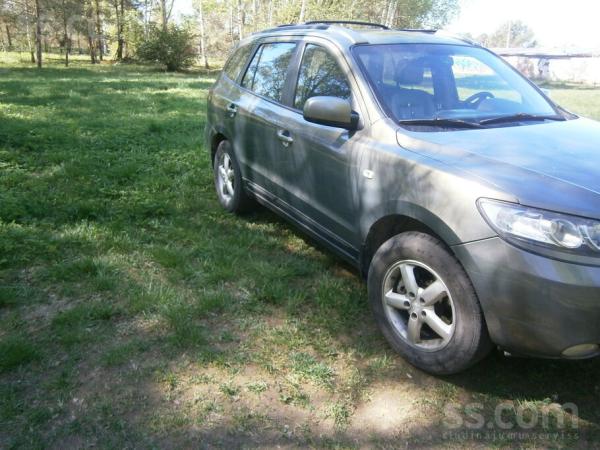 Pelēks Hyundai Santa Fe 2006 Jēkabpils, ar dzinēja tilpumu 2.20 L un nobraukumu 225 tūkst. km par 1950 €, foto 3 vietnē AUTOMOTO.COM.LV