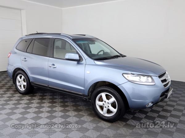 Grey Hyundai Santa Fe 2006 in Tallinn, with an engine capacity of 2.20 L and mileage of 359 thousand km for 1999 €, photo 1 on AUTOMOTO.COM.LV