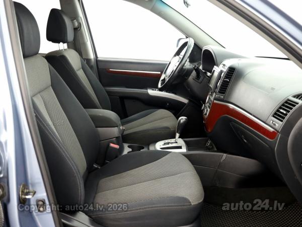 Grey Hyundai Santa Fe 2006 in Tallinn, with an engine capacity of 2.20 L and mileage of 359 thousand km for 1999 €, photo 6 on AUTOMOTO.COM.LV