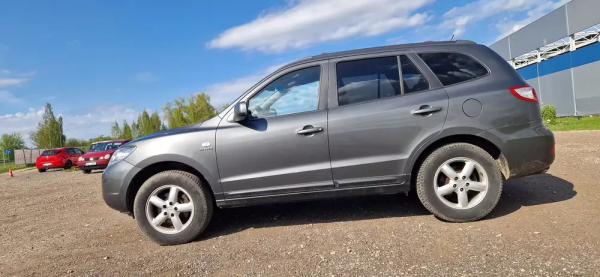 Pelēks Hyundai Santa Fe 2006 Daugavpils, ar dzinēja tilpumu 2.20 L un nobraukumu 245 tūkst. km par 5199 €, foto 2 vietnē AUTOMOTO.COM.LV