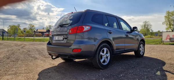 Pelēks Hyundai Santa Fe 2006 Daugavpils, ar dzinēja tilpumu 2.20 L un nobraukumu 245 tūkst. km par 5199 €, foto 5 vietnē AUTOMOTO.COM.LV