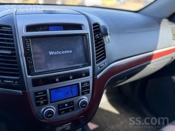 Grey Hyundai Santa Fe 2006 in Riga, with an engine capacity of 2.20 L and mileage of 293 thousand km for 1890 €, photo 10 on AUTOMOTO.COM.LV