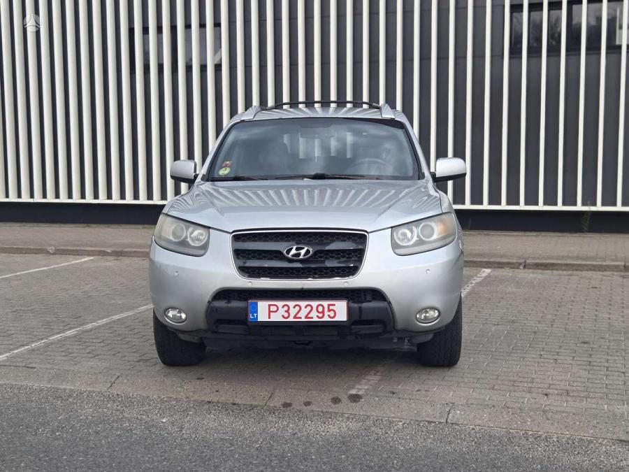 Pelēks Hyundai Santa Fe 2006 Viļņa, ar dzinēja tilpumu 2.19 L un nobraukumu 302 tūkst. km par 2399 €, foto 3 vietnē AUTOMOTO.COM.LV