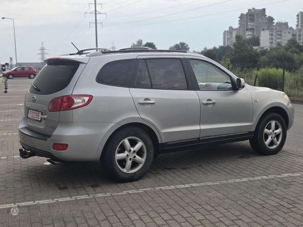 Grey Hyundai Santa Fe 2006 in Vilnius, with an engine capacity of 2.19 L and mileage of 302 thousand km for 2399 €, photo 5 on AUTOMOTO.COM.LV
