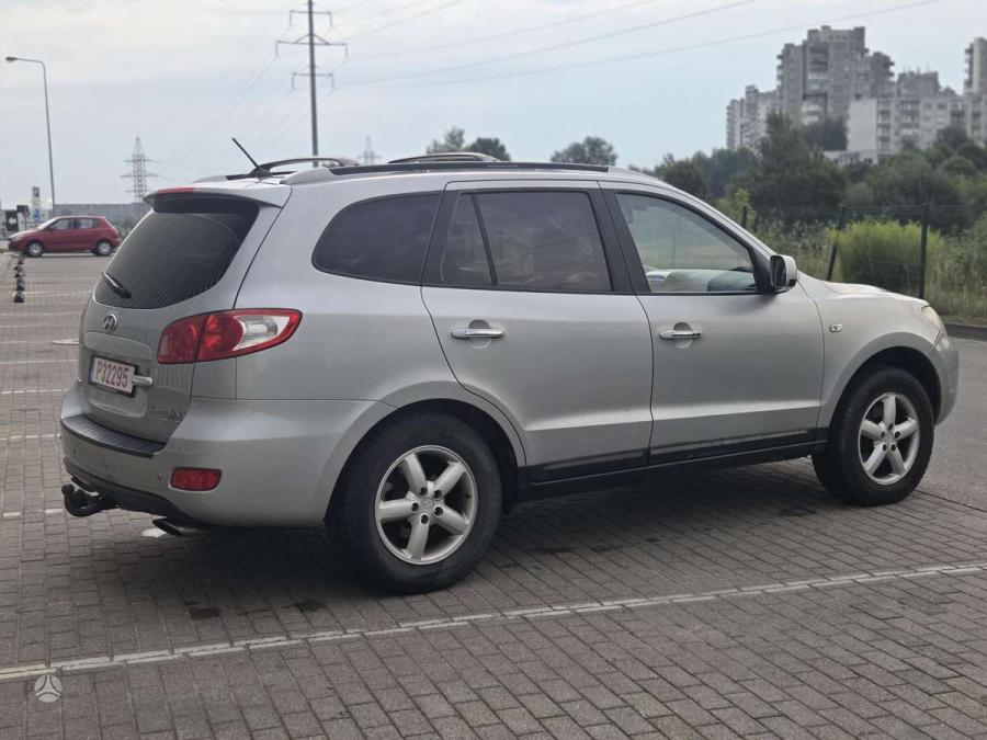 Pelēks Hyundai Santa Fe 2006 Viļņa, ar dzinēja tilpumu 2.19 L un nobraukumu 302 tūkst. km par 2399 €, foto 6 vietnē AUTOMOTO.COM.LV