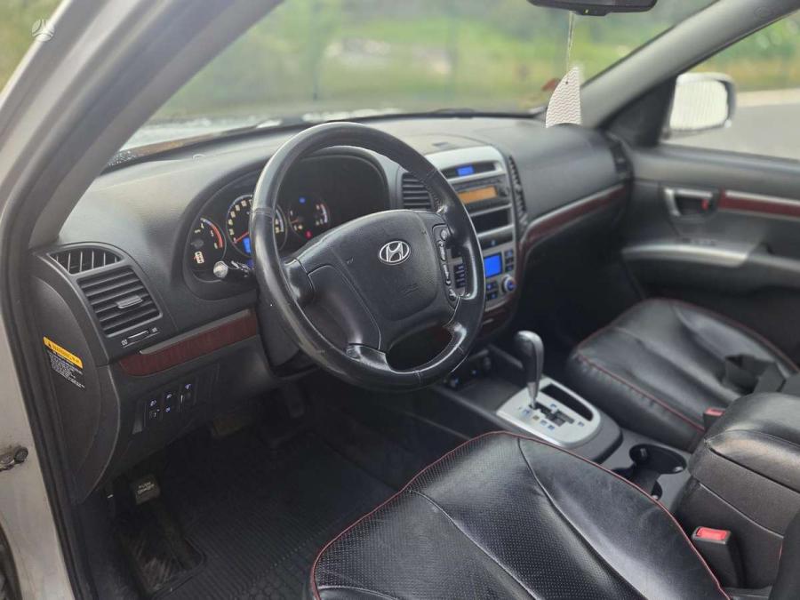 Pelēks Hyundai Santa Fe 2006 Viļņa, ar dzinēja tilpumu 2.19 L un nobraukumu 302 tūkst. km par 2399 €, foto 11 vietnē AUTOMOTO.COM.LV