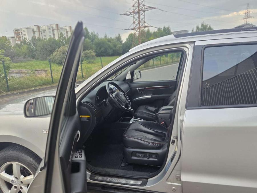 Pelēks Hyundai Santa Fe 2006 Viļņa, ar dzinēja tilpumu 2.19 L un nobraukumu 302 tūkst. km par 2399 €, foto 12 vietnē AUTOMOTO.COM.LV