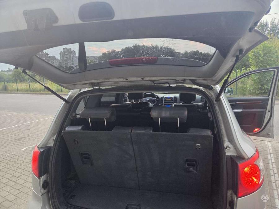 Pelēks Hyundai Santa Fe 2006 Viļņa, ar dzinēja tilpumu 2.19 L un nobraukumu 302 tūkst. km par 2399 €, foto 15 vietnē AUTOMOTO.COM.LV